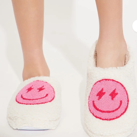s + r kids | Shoes | Cozy Kids Smiley Face Slippers Pink And White ...